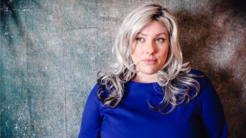 Alopecia: 'I decided I'd had enough of hiding my real self' - BBC News