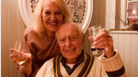 Brian Jackson: Star of Man from Del Monte adverts dies aged 91 - BBC News