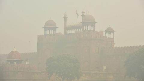 Delhi air: How much pollution does Diwali cause? - BBC News