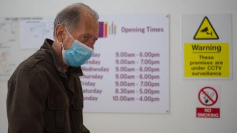 Coronavirus: How libraries provided a lifeline in lockdown - BBC News