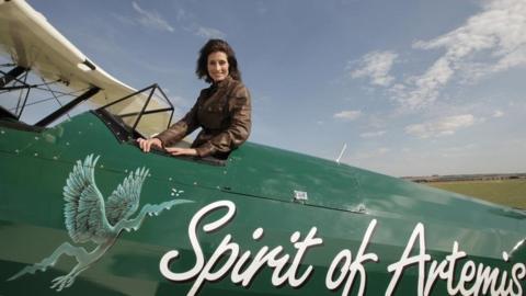 Virtual reality version of pioneering pilot Amy Johnson - BBC News