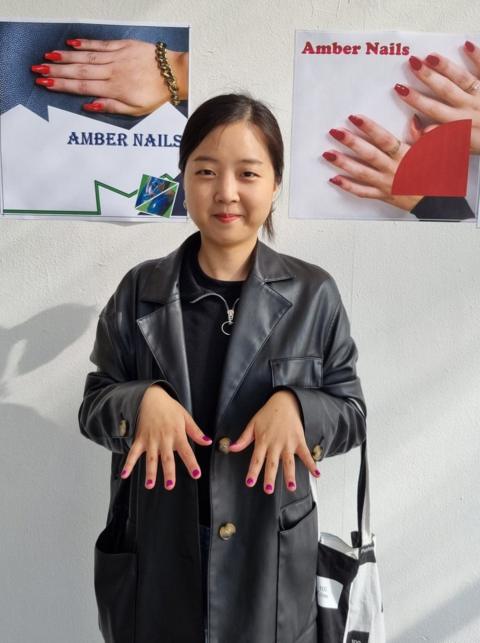 Triển lãm nghề móng tay ở Amsterdam 'tri ân' 39 người Việt tử nạn ở Anh ...