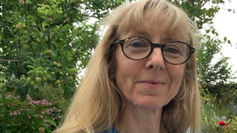 £400 energy payment: Fears landlords to keep renters' rebate - BBC News