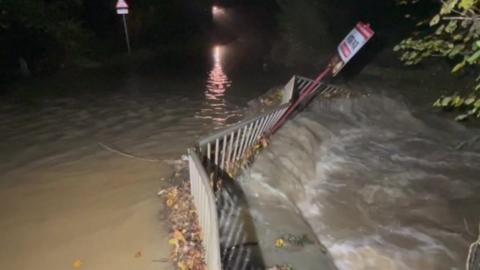 South East flooding: Flood warnings and road closures after heavy rain ...