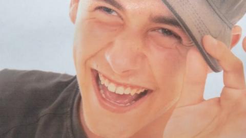 Shane Fox death: Reward of £20k prompts calls over 2018 stabbing - BBC News