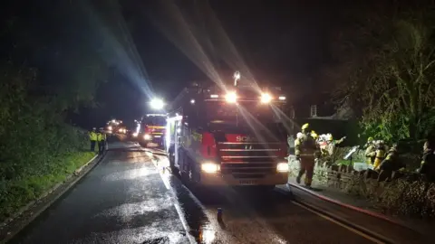 Dorset fire crews tackle thatched cottages blaze