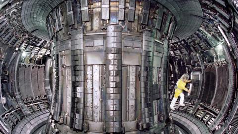 UK's nuclear fusion site ends experiments after 40 years - BBC News