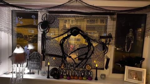 Witchy windows: Scots decorate homes for Halloween - BBC News