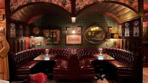 The old Scottish pub that found a new life in California - BBC News