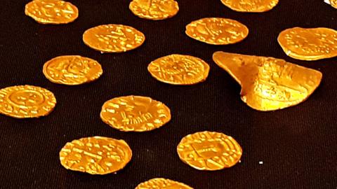 'Exceptional' Roman gold coin hoard found near Norwich - BBC News