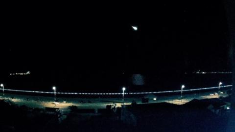 Meteor captured by Jersey camera over English Channel - BBC News