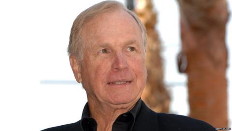 Mash star Wayne Rogers dies aged 82 - BBC News