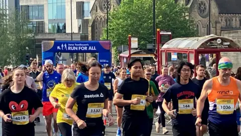 Rob Burrow's children join him at Father's Day run