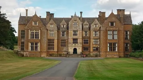 Listed pub in Wroxton to be converted after plans approved