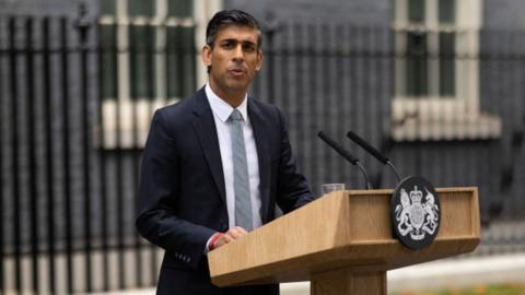 Newspaper headlines: 'Crisis cabinet' and 'kings can only get better' - BBC News