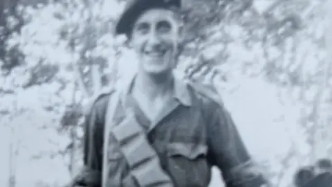 Veteran Jeffrey Long, 91, completes 40-mile charity walking challenge