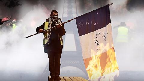 In pictures: France's latest protests - BBC News