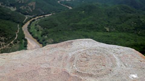 Mexico archaeology: Pre-Hispanic ruins found on mountaintop - BBC News