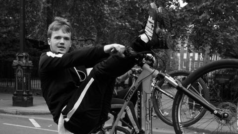 London gang crime down while violent offences increase - BBC News