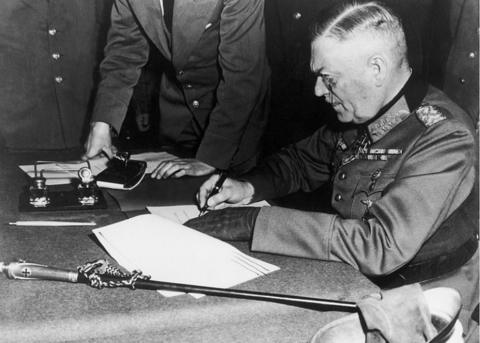 VE Day: The fall of Nazi Berlin in pictures - BBC News