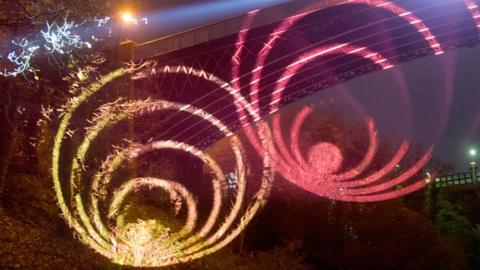 Festival of light illuminates canal bridge - BBC News