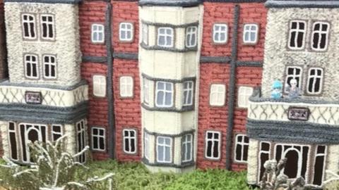 Sandringham Estate knitter plans new tribute to the Queen - BBC News