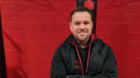 Boxing club transforms life for autistic boy - BBC News