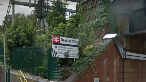 Reading West railway station set for £3.3m revamp - BBC News