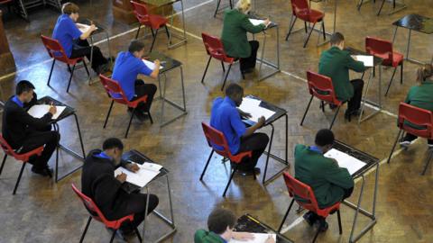 'No plan B' for exams if schools disrupted in autumn - BBC News