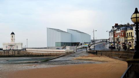 Turner Contemporary: Did art transform 'no-go zone' Margate? - BBC News