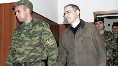 AFP Mikhail Khodorkovsky arrives at Moscow court for appeal in 2005
