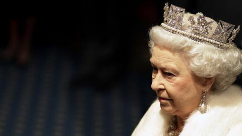 Queen Elizabeth II on screen: The shows to stream now - BBC News