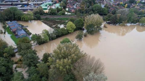 Major incident in Suffolk stood down after flooding - BBC News