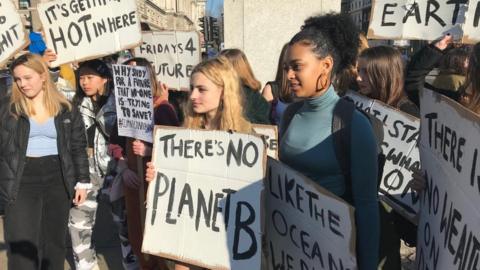 Climate strike: Schoolchildren protest over climate change - BBC News
