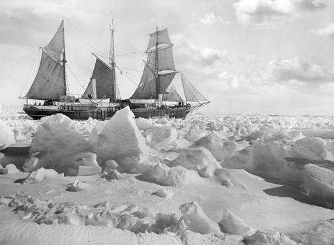 Stark images of Shackleton's struggle - BBC News