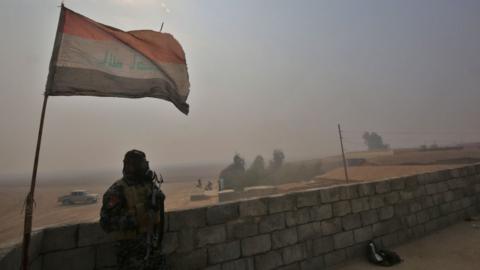 Mosul battle: UN receives reports of IS atrocities - BBC News