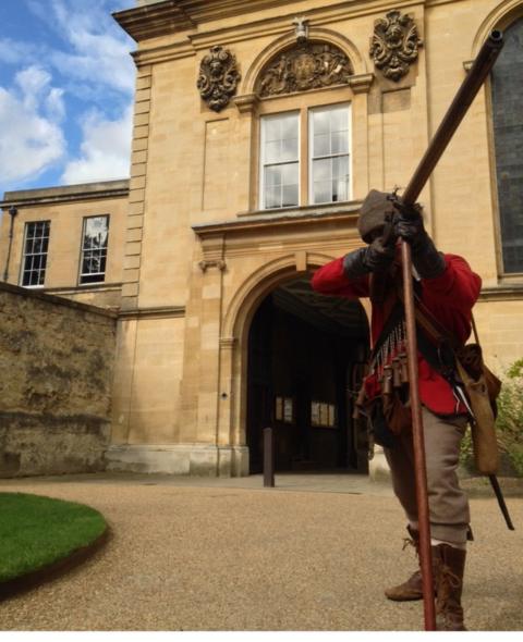 Sealed Knot honours founder Brig Peter Young in Oxford - BBC News