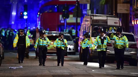 In pictures: London Bridge attack - BBC News