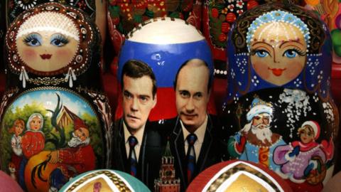 Kremlin doubts figures showing Russians too poor to buy shoes - BBC News