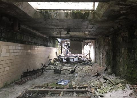 Inside decaying US prison, former inmates are guides - BBC News