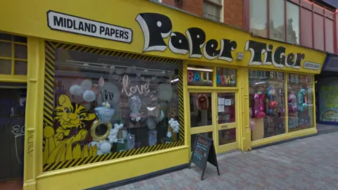 Leicester fancy dress shop closure sparks 'outpouring of love'