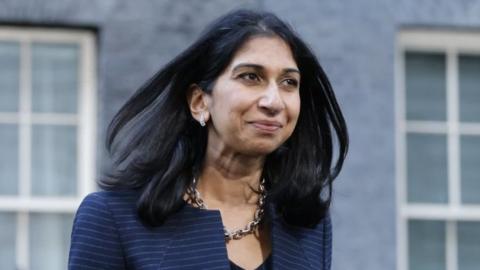 Rishi Sunak brings back fracking ban in first PMQs - BBC News