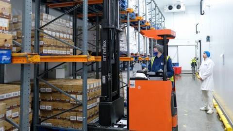 UK factory output 'falls at fastest pace for seven years' - BBC News