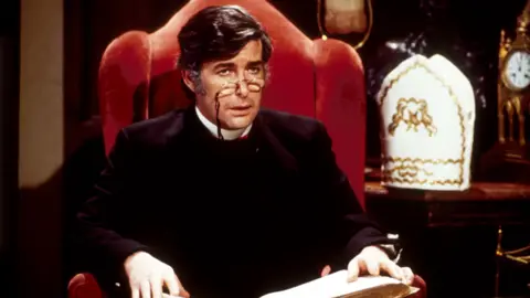 Aidan Gillen to play comic Dave Allen on BBC Two