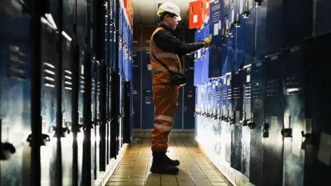 Shell reveals gender pay gap of 22%