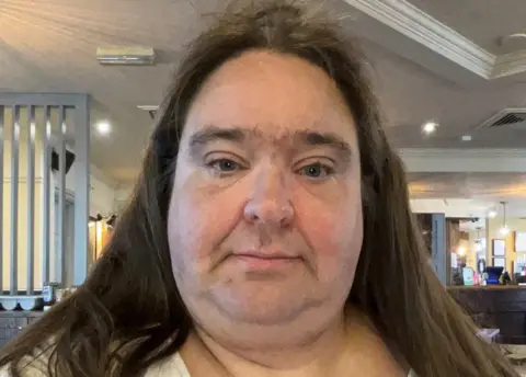 Aylesbury woman grows then shaves beard for PCOS awareness