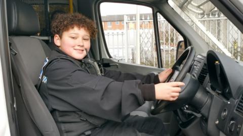 Fresh Cops: Star of TV police documentary surprises young fan - BBC News