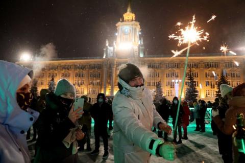 In pictures: New Year, but not quite as we know it - BBC News