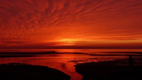 In pictures: Scotland's stunning sunset - BBC News