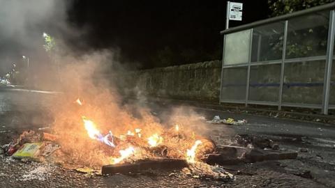 Police petrol-bombed in Edinburgh Bonfire Night disorder - BBC News